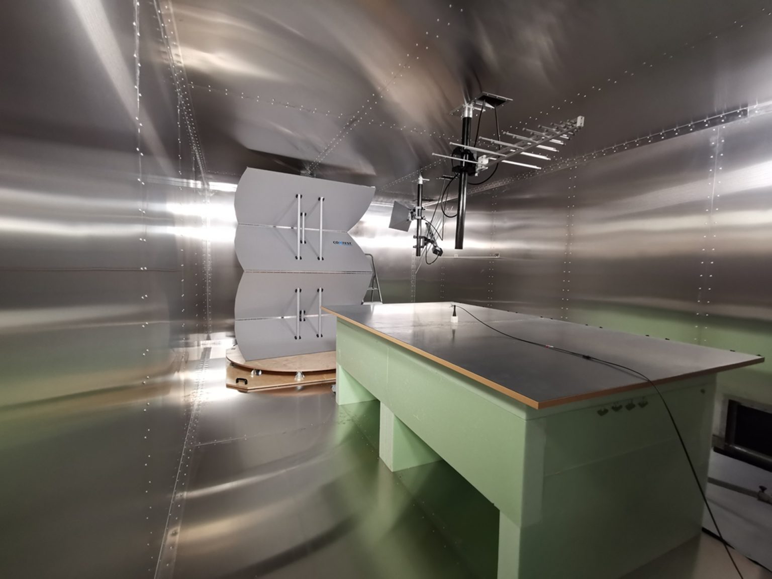 Reverberation Chamber – A Novelty in Automotive Component EMC Testing - SIQ